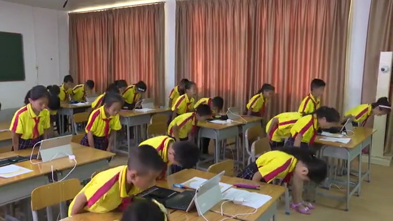 人教版小学数学三年级上册_认识几分之一-张老师公开课优质课视