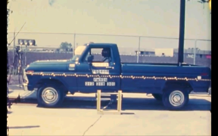 1979 福特 F-350 正面100%重叠刚性壁障碰撞测试 nhtsa