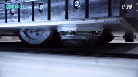 新款奔驰E级碰撞测试视频实拍换车身材料后的E级和老款全铝车身有...