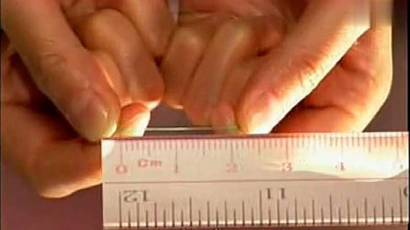 牙线到底如何正确使用?这样做才不会伤害牙齿,太实用了!