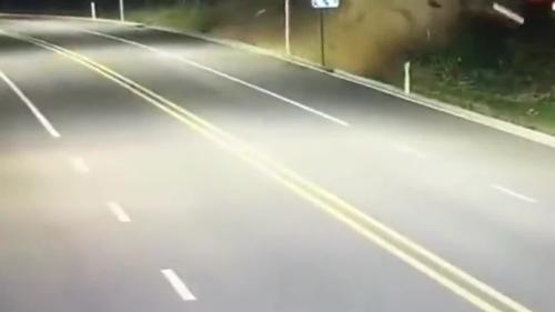 监控实拍,安全带就是你的生命带,这就是不系安全带的后果,太可怕了