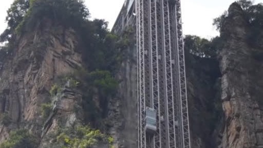 世界上最牛的超级电梯,直接安装在悬崖边,简直太任性了!