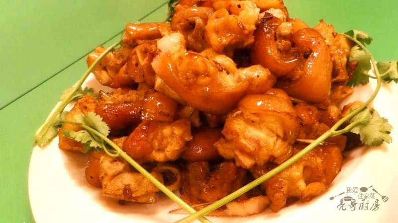 客家大厨亮哥教你猪脚的正宗家常做法!家里孩子都忍不住偷吃!