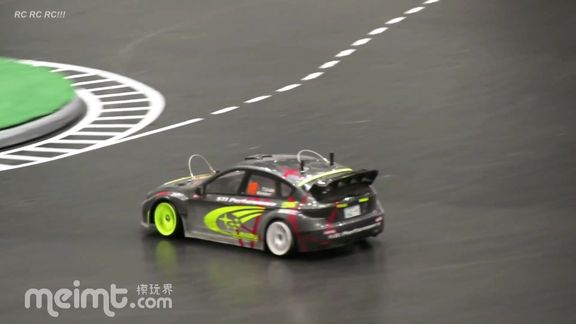 令人惊叹的 RC 遥控模型漂移车在狂奔!