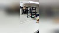1厨房墙面安上这个架子,做饭时的调料刀具锅盖都放在上面,不占桌面...