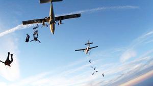 军用飞机上都有降落伞而民航飞机怎么没有?其实原因很简单