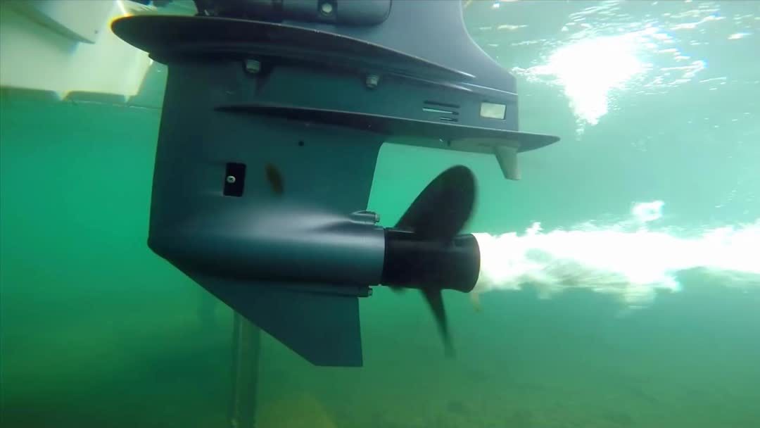 船的螺旋桨在水里转动是什么样的?装个摄像头,直观感受运行状态