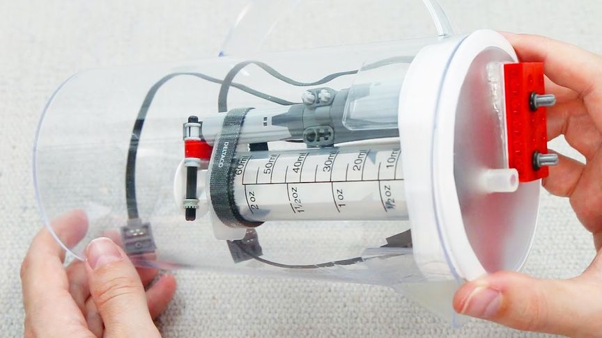 牛人用杯子和注射器,制造动力潜艇模型,这动手能力太强了