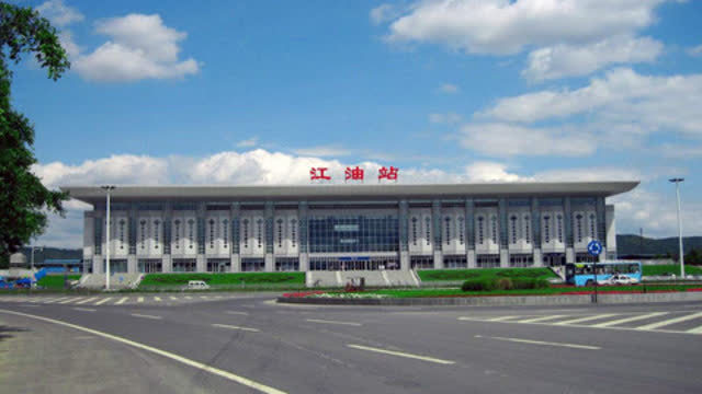 四川最牛县级市,建14个火车站3个高铁站,融入成都重庆经济圈