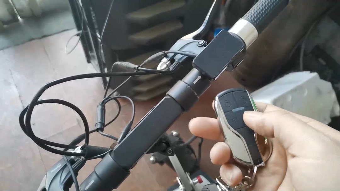 折叠锂电池电动车改遥控器!改好之后能就能正常骑行了