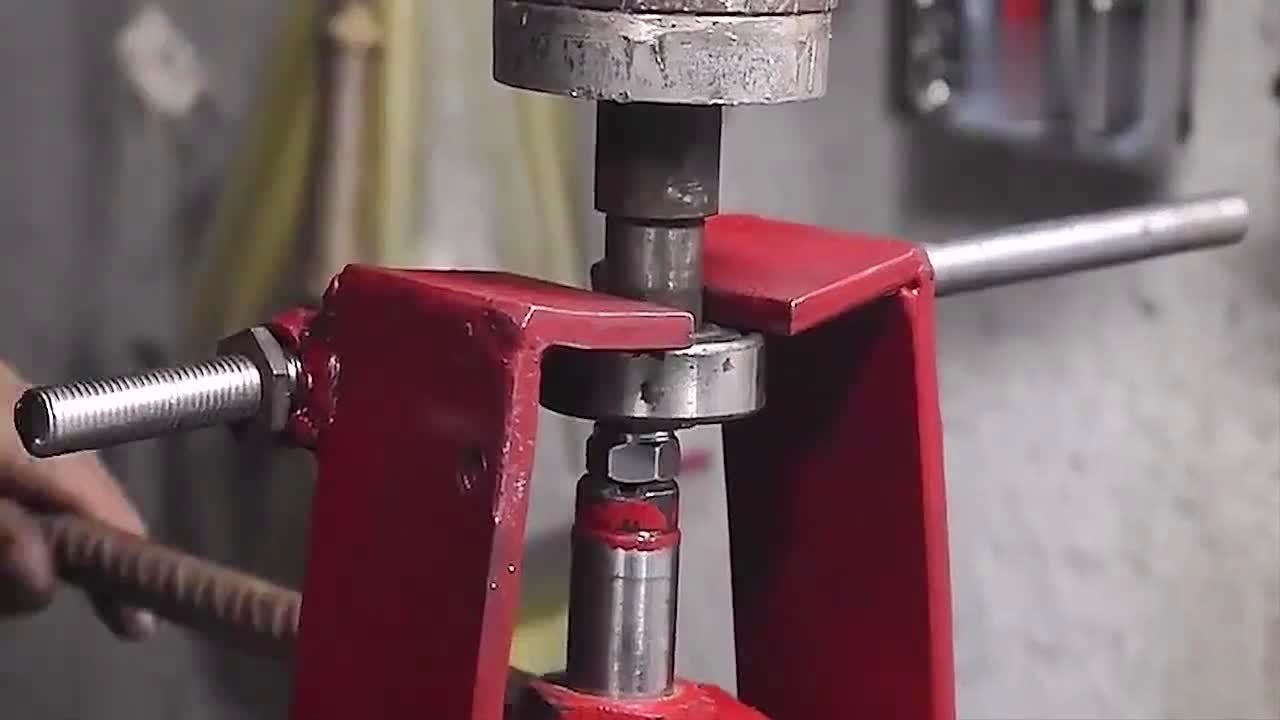 牛人教你千斤顶使用新方法,太实用了,学到就是赚到!