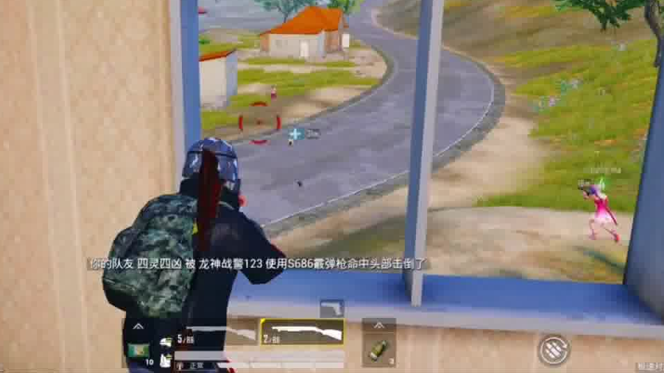 和平精英:极速模式,用喷子连杀数人,2位小姐姐都被惊呆了