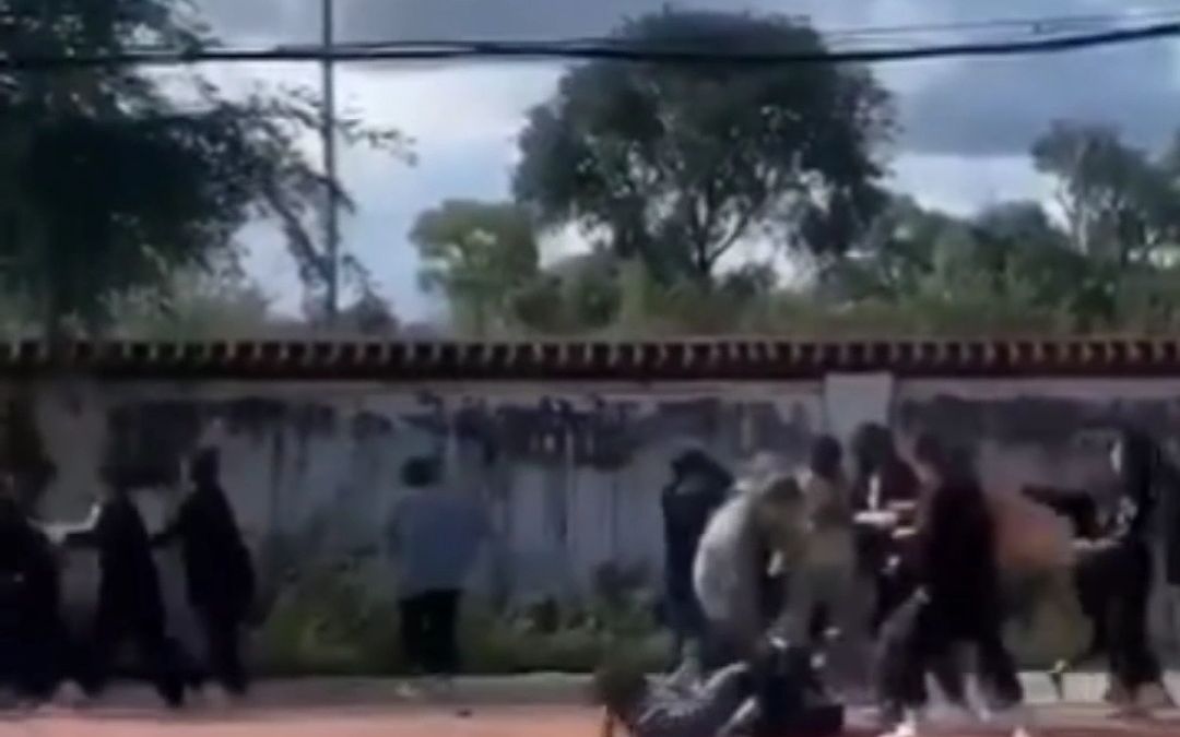 黑龙江依兰30多名女学生聚众斗殴 2校长免职1学生开除