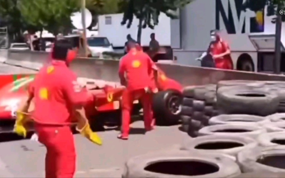 【F1】法拉利不愧是整活之王,车手痛击自家工作人员,导致工作人员被...