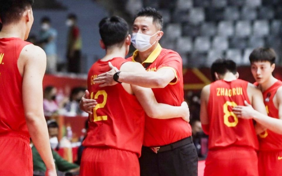 两大功臣!顾全狂砍22分 姜伟泽20分,中国男篮一分险胜巴林