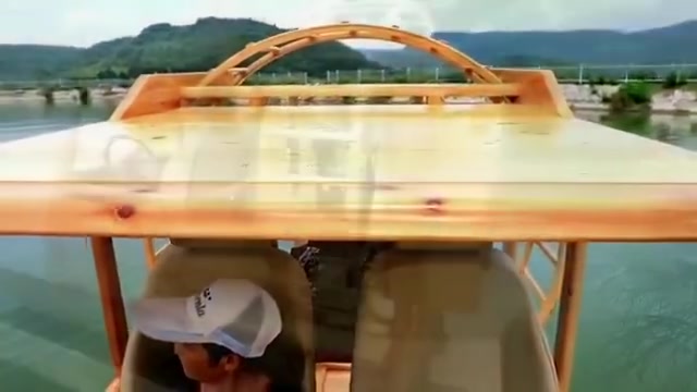 打造一艘空气螺旋桨动力船,水陆都能开,玩起来真是太酷了![赞]