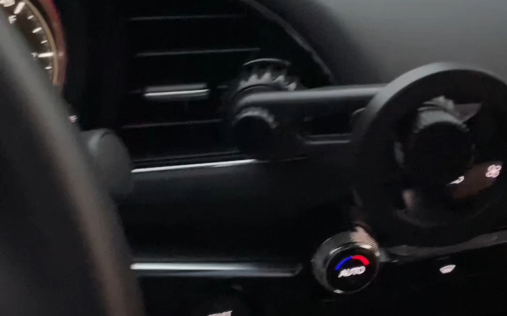 适合昂克赛拉使用的车载磁吸手机支架