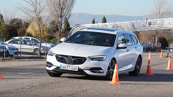 不要再问我别克君威操控如何了,看完麋鹿测试后你就知道了