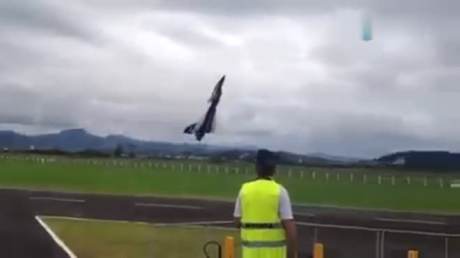 珠海航展飞行表演,把飞机飞成这样真牛逼