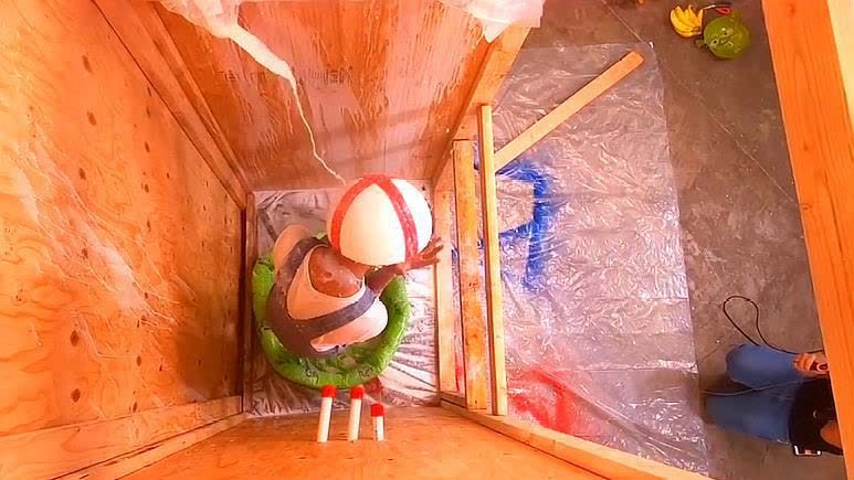 老外挑战未知按钮游戏,按下开关会发生什么?过程看着好刺激