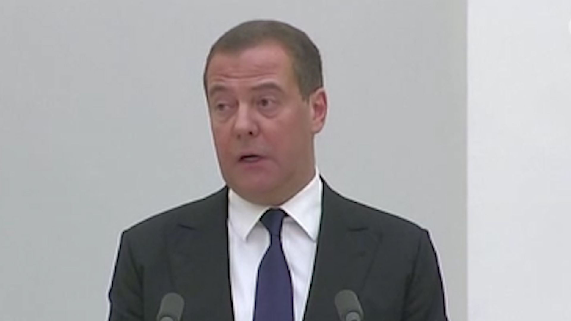 梅德韦杰夫痛斥离开且希望国家战败的俄公民:敌人,最好别回来