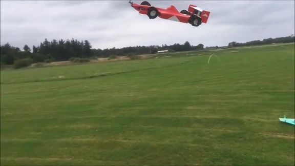 F1模型赛车真的是飞上天了