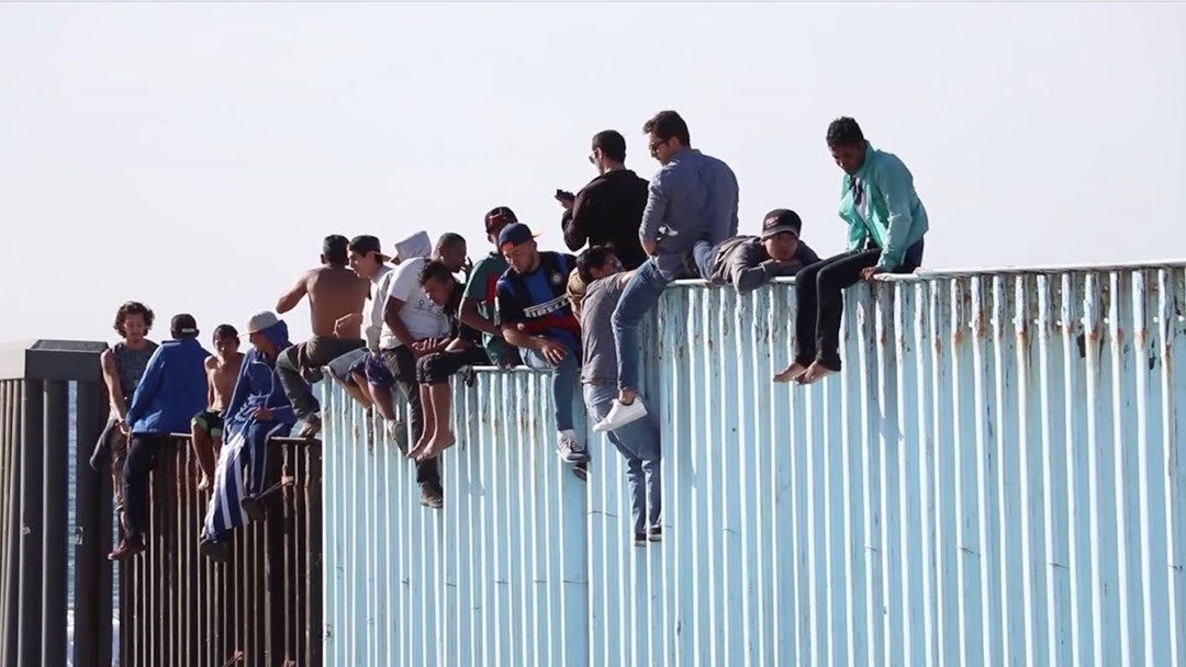 美国哭笑不得,斥巨资修建的边境墙,被五美元轻松打败?