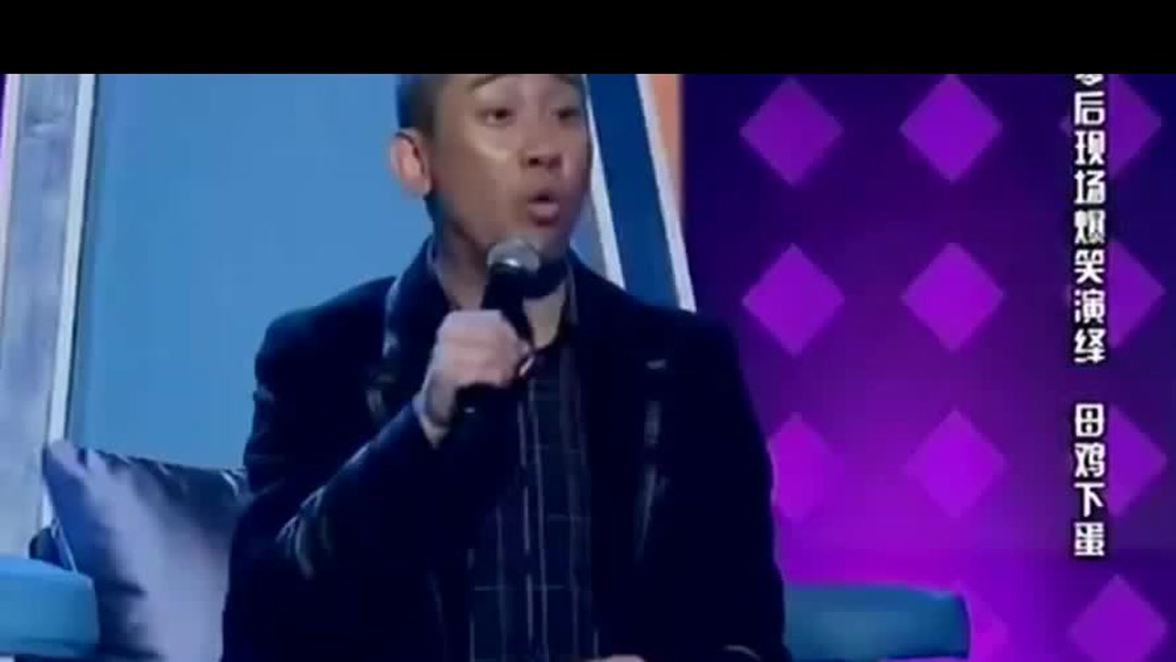 小美女上台模仿“母鸡下蛋” 爆笑全场