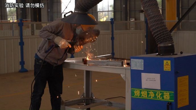 果然视频|电焊违规作业如何引发火灾?