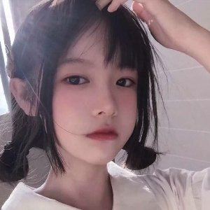 周忆星 
