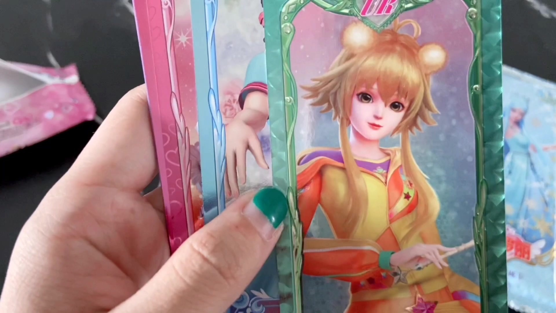 叶罗丽晶钻包和梦幻包,同等价位拆到四张稀有卡牌,TR是稀有卡吗