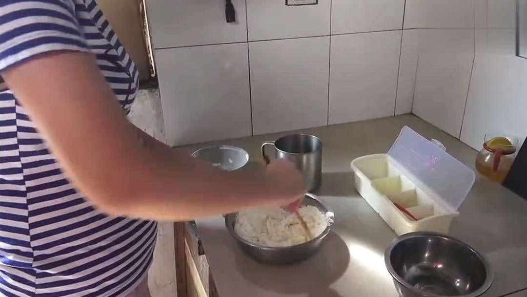 农村媳妇教您怎么做披萨、简单又好吃!