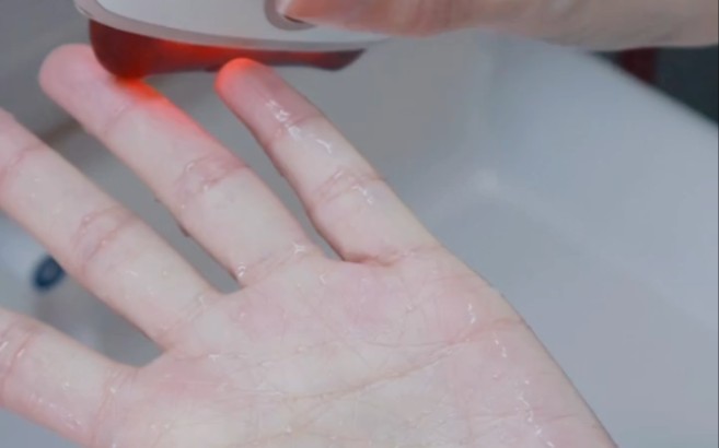 纤纤玉手,如何养成?科爱元素小美刮电动刮痧板手部刮痧护理