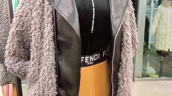 羊羔毛皮衣169,顾客还价160,我说美女我们家不还价的卖的都是良心价...