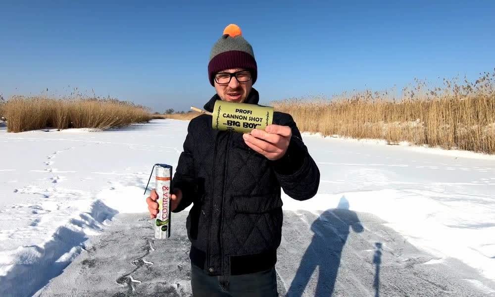 老外在冰洞里放了大炮仗,结果流出石油?你敢试试吗?