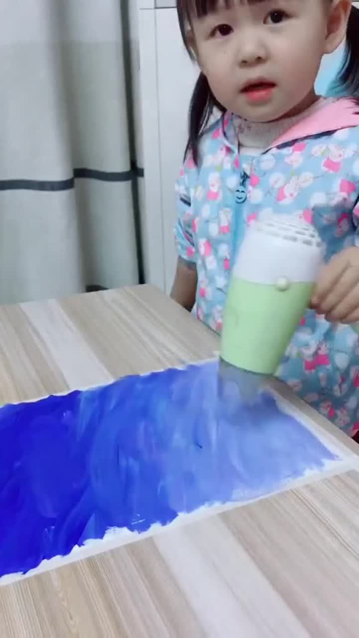 春去秋来美丽的白桦林换着花样点它就