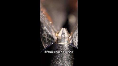 圆珠笔笔芯上的滚珠其实呢是可以剪下来的圆珠笔头微距镜头笔