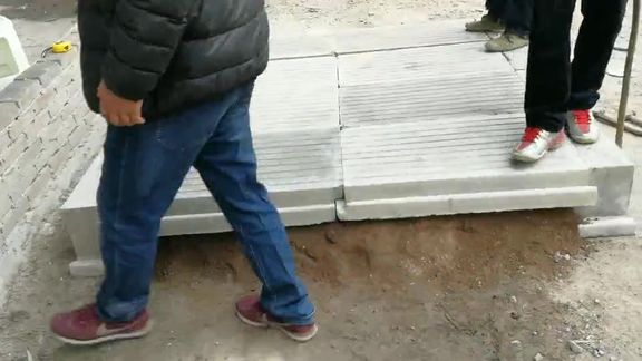 装配式修公路,不用现浇,直接拼装,为中国技术点赞