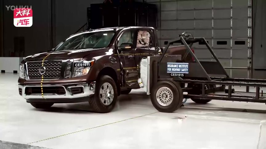 尼桑皮卡侧面碰撞测试