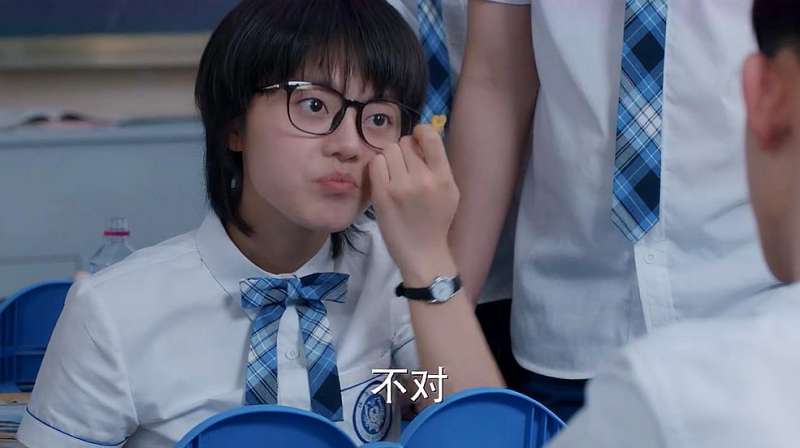 少年派:钱三一用计算器打游戏?遭到同学们的强势围观,那么厉害