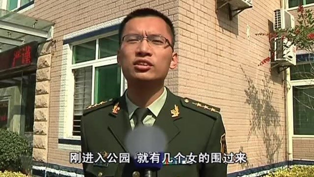 【拍客】实拍奇葩男子留长发做隆胸手术 男扮女装卖淫被抓