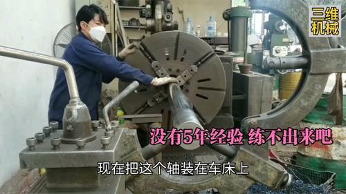 小伙来厂里找工作,老板用叉车轴做考试,成绩太牛了