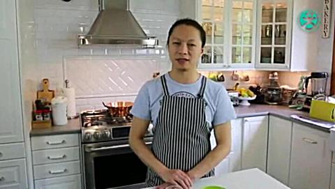 蛋糕制作过程 如何做蛋糕上的奶油 微波炉简易蛋糕的做法