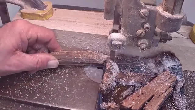 不易多见的钢笔制作过程,几块黑乎乎的木块用处让人意外