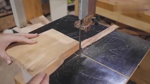 怪不得有些木桌要卖这么贵,像这样加工出来的,想不贵都难了!