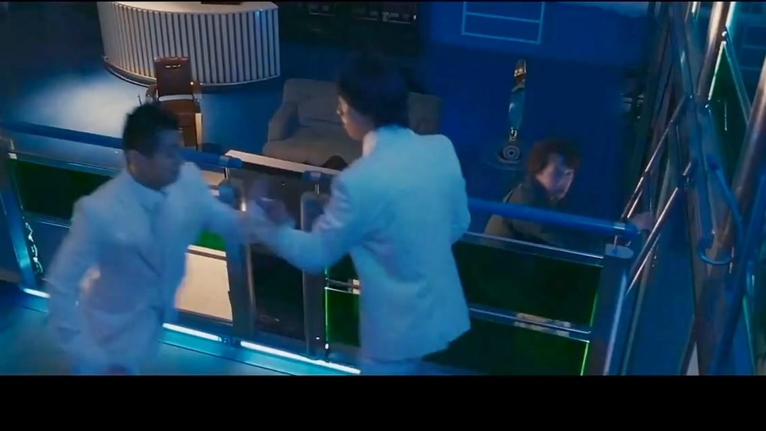 宝贝计划:成龙人字拖被困冰室内,为了保护宝宝,两人为宝宝取暖