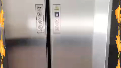 电梯门一开一合 和放电影似的 真魔幻