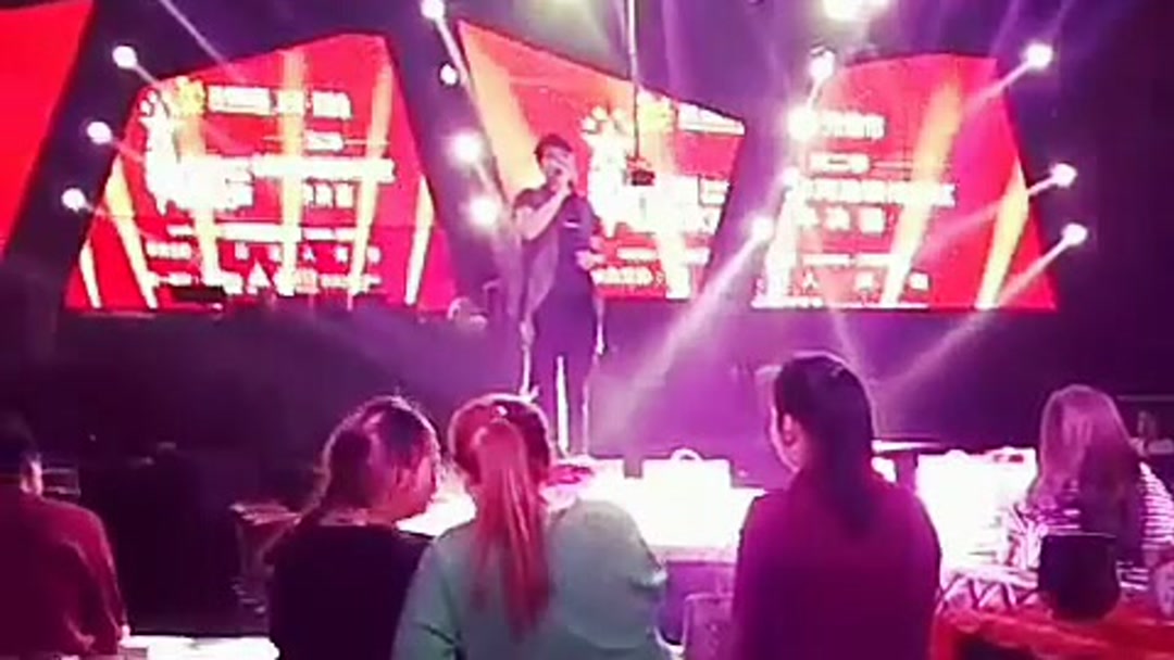 中国新歌声江苏泰州赛区决赛彝族选手演绎《不要怕》