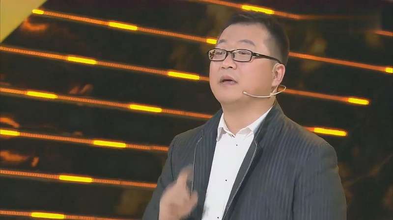 大叔现场模仿周杰伦、杨坤、田震等众多大咖的声音,全场掌声不断