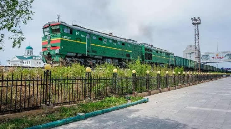 现在中国的高铁既方便又快捷,怎么还会有人选择坐绿皮车呢?